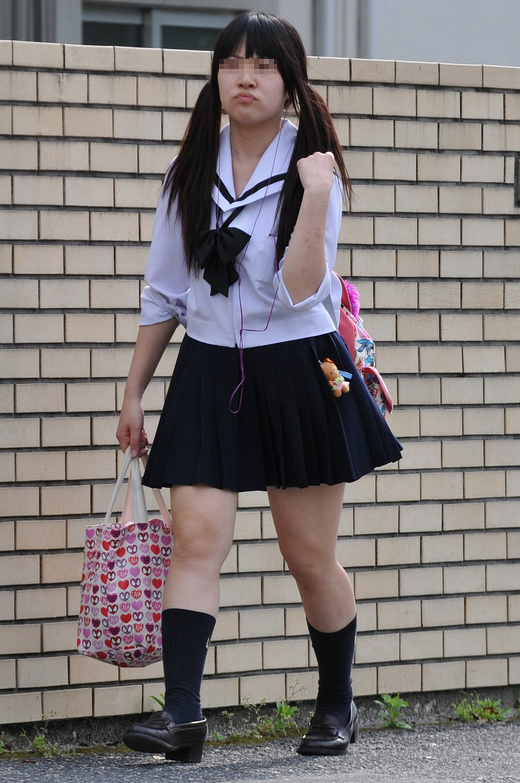 ぽっちゃりJK通学風景04 - HIROPON
